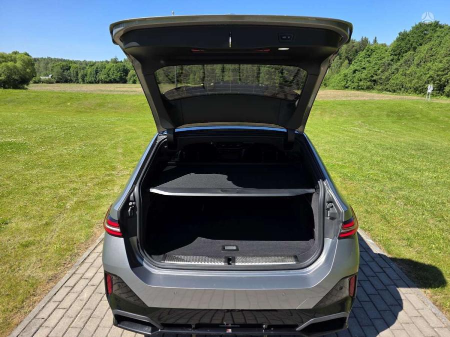 Pelēks BMW 520 2024 Telšiai, ar dzinēja tilpumu 2.00 L un nobraukumu 48 tūkst. km par 54800 €, foto 51 vietnē AUTOMOTO.COM.LV