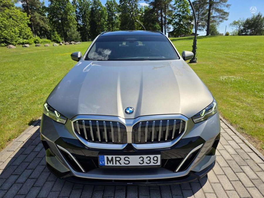 Pelēks BMW 520 2024 Telšiai, ar dzinēja tilpumu 2.00 L un nobraukumu 48 tūkst. km par 54800 €, foto 56 vietnē AUTOMOTO.COM.LV