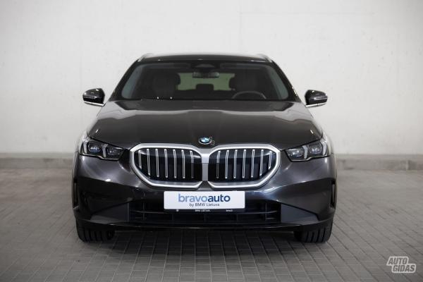 Grey BMW 520 2024 in Vilnius, with an engine capacity of 2.00 L and mileage of 35 thousand km for 41991 €, photo 2 on AUTOMOTO.COM.LV