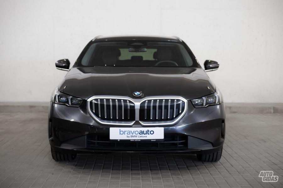 Pelēks BMW 520 2024 Viļņa, ar dzinēja tilpumu 2.00 L un nobraukumu 35 tūkst. km par 41991 €, foto 3 vietnē AUTOMOTO.COM.LV