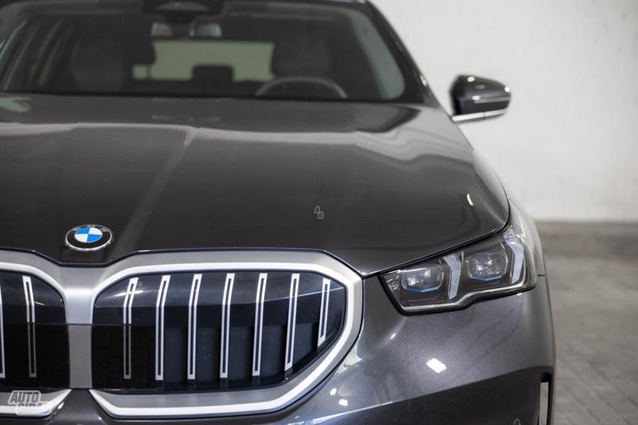 Pelēks BMW 520 2024 Viļņa, ar dzinēja tilpumu 2.00 L un nobraukumu 35 tūkst. km par 41991 €, foto 4 vietnē AUTOMOTO.COM.LV
