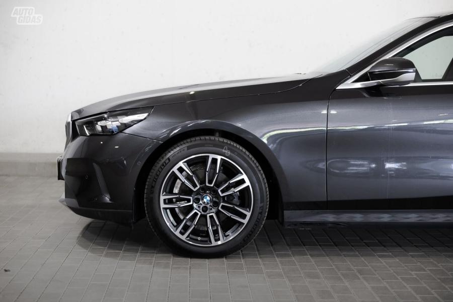 Pelēks BMW 520 2024 Viļņa, ar dzinēja tilpumu 2.00 L un nobraukumu 35 tūkst. km par 41991 €, foto 8 vietnē AUTOMOTO.COM.LV