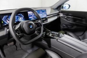 Pelēks BMW 520 2024 Viļņa, ar dzinēja tilpumu 2.00 L un nobraukumu 35 tūkst. km par 41991 €, foto 13 vietnē AUTOMOTO.COM.LV