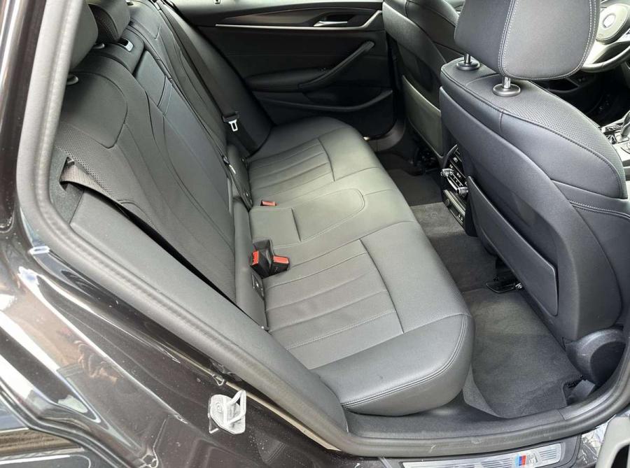 Grey BMW 520 2024 in Vilnius, with an engine capacity of 2.00 L and mileage of 41 thousand km for 32950 €, photo 6 on AUTOMOTO.COM.LV