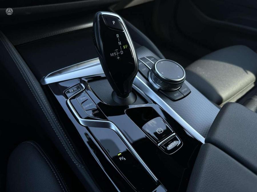 Grey BMW 520 2024 in Vilnius, with an engine capacity of 2.00 L and mileage of 41 thousand km for 32950 €, photo 28 on AUTOMOTO.COM.LV