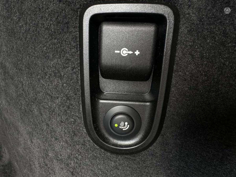 Grey BMW 520 2024 in Vilnius, with an engine capacity of 2.00 L and mileage of 41 thousand km for 32950 €, photo 34 on AUTOMOTO.COM.LV