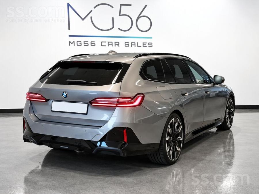 Grey BMW 520 2024 in Riga, with an engine capacity of 2.00 L and mileage of 69 thousand km for 49990 €, photo 3 on AUTOMOTO.COM.LV