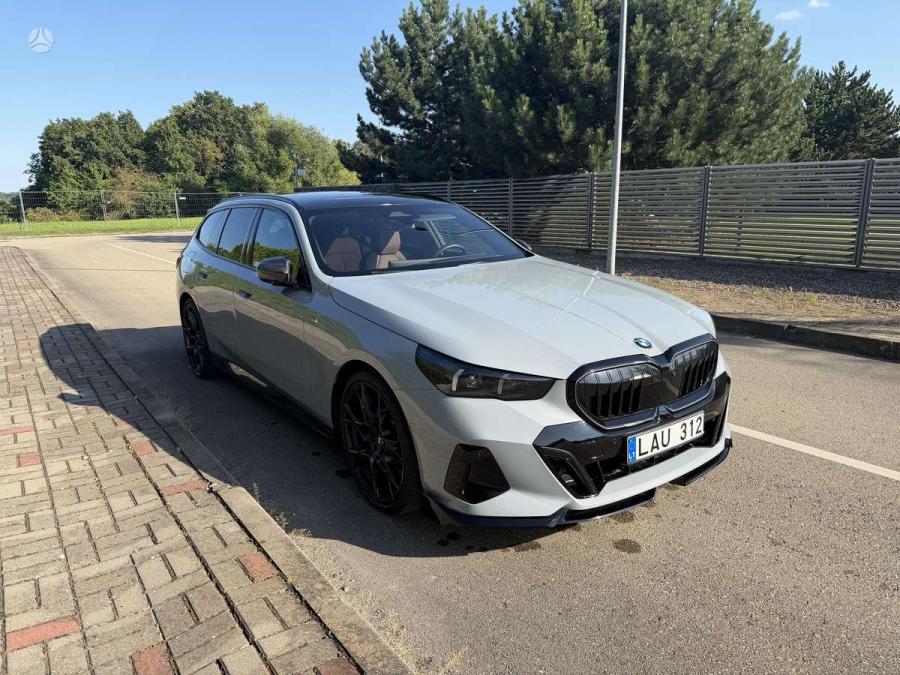 Grey BMW 520 2025 in Kaunas, with an engine capacity of 2.00 L and mileage of 18 thousand km for 60000 €, photo 3 on AUTOMOTO.COM.LV