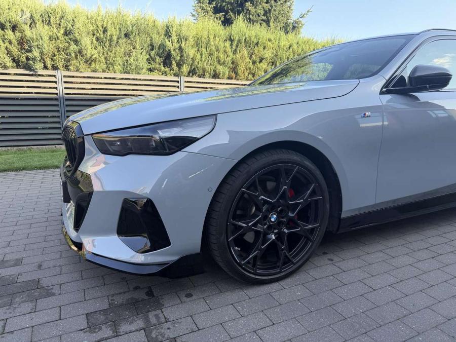 Grey BMW 520 2025 in Kaunas, with an engine capacity of 2.00 L and mileage of 18 thousand km for 60000 €, photo 9 on AUTOMOTO.COM.LV