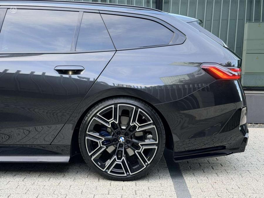 Grey BMW 520 2025 in Vilnius, with an engine capacity of 2.00 L and mileage of 19 thousand km for 49900 €, photo 8 on AUTOMOTO.COM.LV