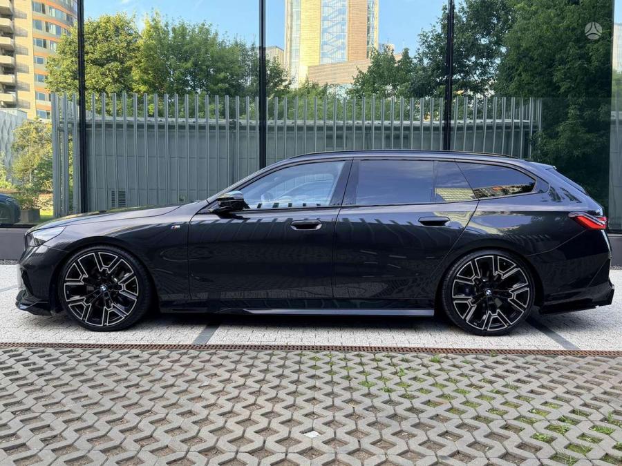 Grey BMW 520 2025 in Vilnius, with an engine capacity of 2.00 L and mileage of 19 thousand km for 49900 €, photo 9 on AUTOMOTO.COM.LV