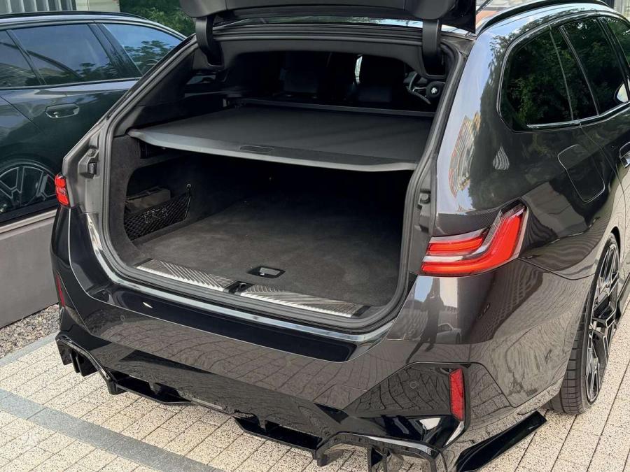 Grey BMW 520 2025 in Vilnius, with an engine capacity of 2.00 L and mileage of 19 thousand km for 49900 €, photo 12 on AUTOMOTO.COM.LV