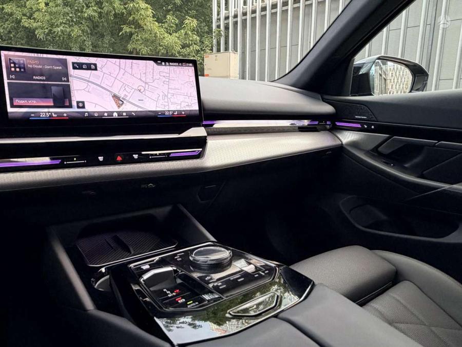 Grey BMW 520 2025 in Vilnius, with an engine capacity of 2.00 L and mileage of 19 thousand km for 49900 €, photo 15 on AUTOMOTO.COM.LV
