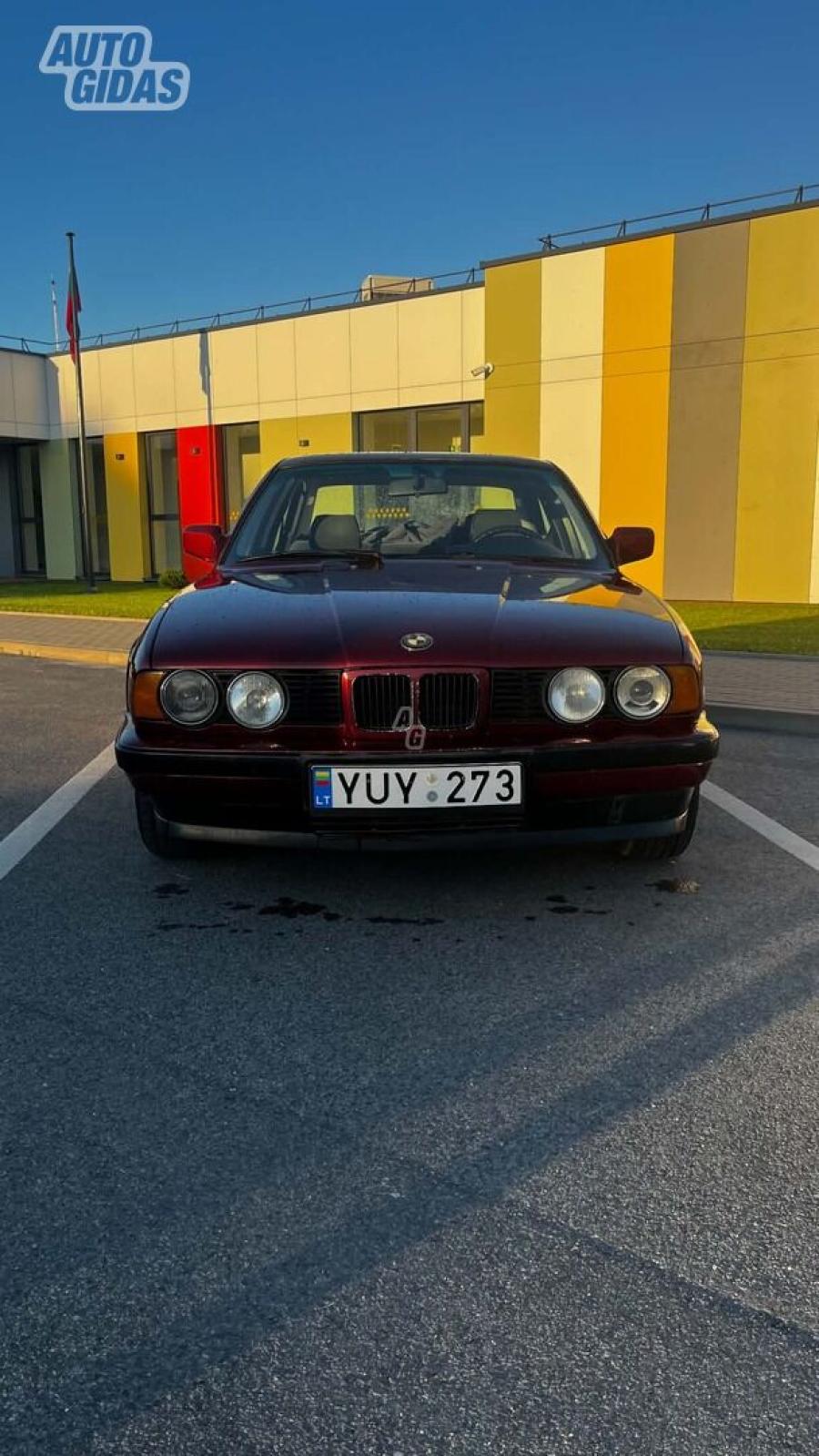 Red BMW 520 1990 in Kaunas, with an engine capacity of 2.00 L and mileage of 270 thousand km for 4300 €, photo 1 on AUTOMOTO.COM.LV