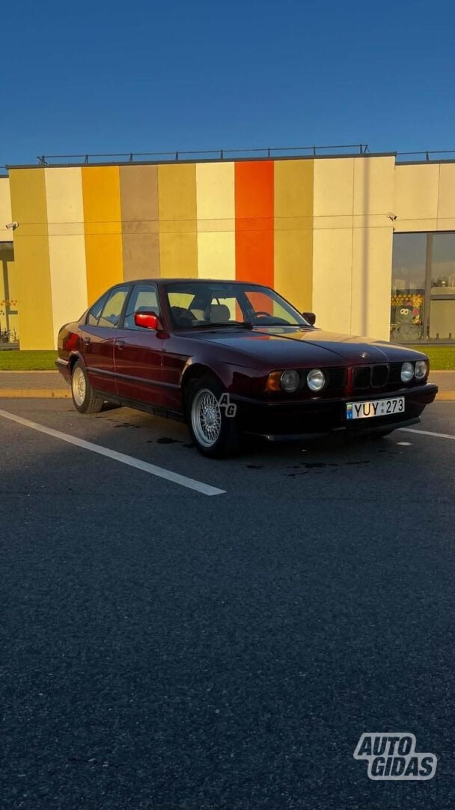Red BMW 520 1990 in Kaunas, with an engine capacity of 2.00 L and mileage of 270 thousand km for 4300 €, photo 3 on AUTOMOTO.COM.LV
