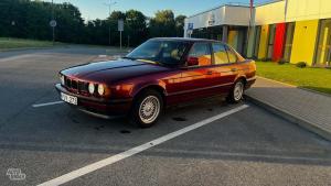 Red BMW 520 1990 in Kaunas, with an engine capacity of 2.00 L and mileage of 270 thousand km for 4300 €, photo 4 on AUTOMOTO.COM.LV