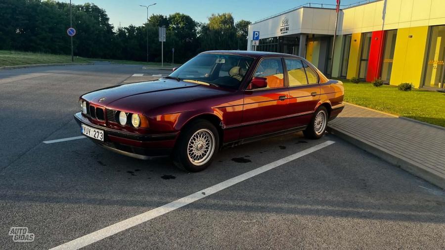 Red BMW 520 1990 in Kaunas, with an engine capacity of 2.00 L and mileage of 270 thousand km for 4300 €, photo 4 on AUTOMOTO.COM.LV