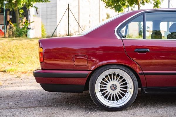 Sarkans BMW 520 1990 Rīga, ar dzinēja tilpumu 2.00 L un nobraukumu 356 tūkst. km par 7000 €, foto 4 vietnē AUTOMOTO.COM.LV