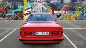 Red BMW 520 1990 in Riga, with an engine capacity of 2.00 L and mileage of 261 thousand km for 7500 €, photo 4 on AUTOMOTO.COM.LV
