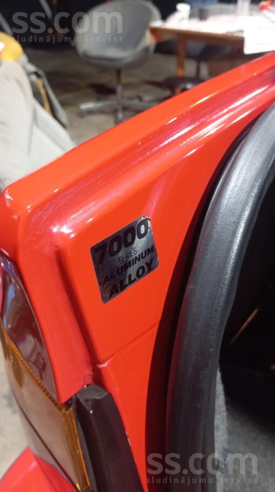 Red BMW 520 1990 in Riga, with an engine capacity of 2.00 L and mileage of 261 thousand km for 7500 €, photo 13 on AUTOMOTO.COM.LV