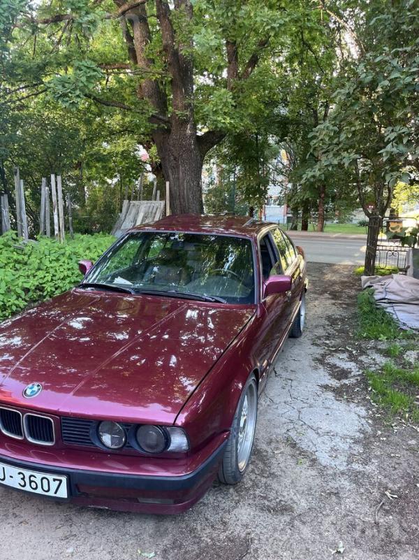 Sarkans BMW 520 1991 Valmiera, ar dzinēja tilpumu 2.00 L un nobraukumu 390 tūkst. km par 8000 €, foto 1 vietnē AUTOMOTO.COM.LV