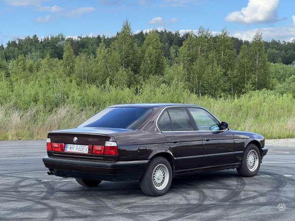 Sarkans BMW 520 1992 Viļņa, ar dzinēja tilpumu 1.99 L un nobraukumu 340 tūkst. km par 4600 €, foto 2 vietnē AUTOMOTO.COM.LV
