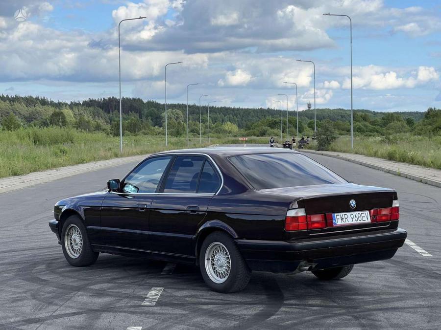 Красный БМВ 520 1992 в Вильнюс, объемом двигателя 1.99 л и пробегом 340 тыс. км за 4600 €, фото 7 на AUTOMOTO.COM.LV