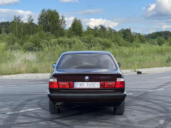 Sarkans BMW 520 1992 Viļņa, ar dzinēja tilpumu 1.99 L un nobraukumu 340 tūkst. km par 4600 €, foto 7 vietnē AUTOMOTO.COM.LV