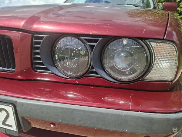 Red BMW 520 1994 in Jurbarkas, with an engine capacity of 1.99 L and mileage of 267 thousand km for 4950 €, photo 6 on AUTOMOTO.COM.LV