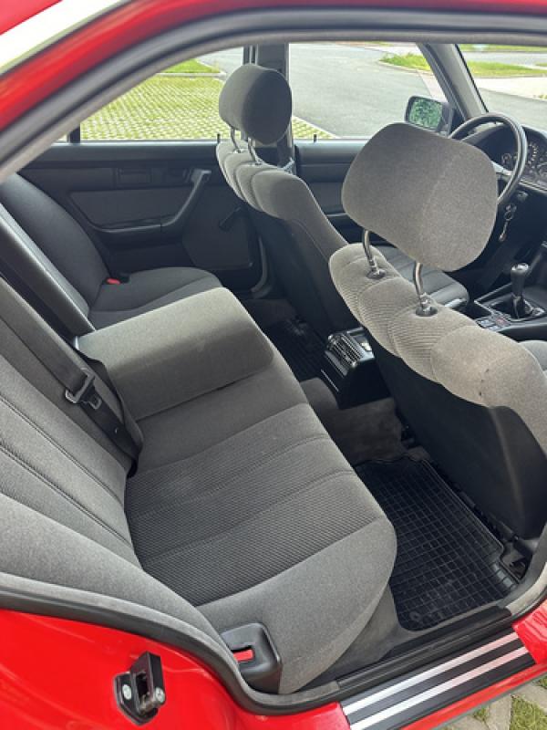 Red BMW 520 1994 in Tallinn, with an engine capacity of 2.00 L and mileage of 286 thousand km for 6700 €, photo 9 on AUTOMOTO.COM.LV