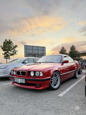 Sarkans BMW 520 1995 Klaipėda, ar dzinēja tilpumu 2.00 L un nobraukumu 322 tūkst. km par 9999 €, foto  vietnē AUTOMOTO.COM.LV