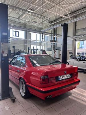 Sarkans BMW 520 1995 Klaipėda, ar dzinēja tilpumu 2.00 L un nobraukumu 322 tūkst. km par 9999 €, foto 4 vietnē AUTOMOTO.COM.LV
