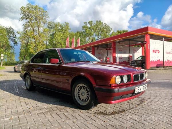 Red BMW 520 1995 in Riga, with an engine capacity of 2.00 L and mileage of 200 thousand km for 3900 €, photo 1 on AUTOMOTO.COM.LV