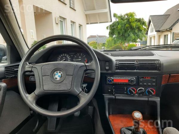 BMW 520 1995 Rīga vietnē Sarkans BMW 520 1995 Rīga, ar dzinēja tilpumu 2.00 L un nobraukumu 182 tūkst. km par 5880 €, foto 9 vietnē AUTOMOTO.COM.LV
