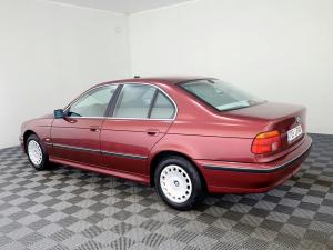 Красный БМВ 520 1997 в Таллин, объемом двигателя 2.00 л и пробегом 303 тыс. км за 1799 €, фото 12 на AUTOMOTO.COM.LV