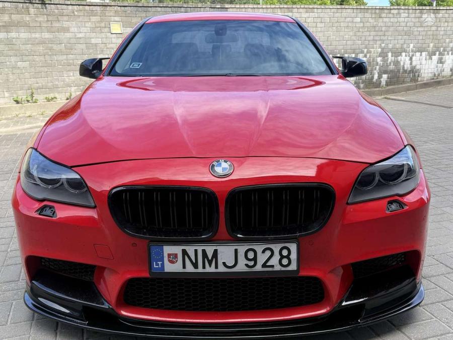 Red BMW 520 2012 in Vilnius, with an engine capacity of 2.00 L and mileage of 281 thousand km for 7800 €, photo 3 on AUTOMOTO.COM.LV