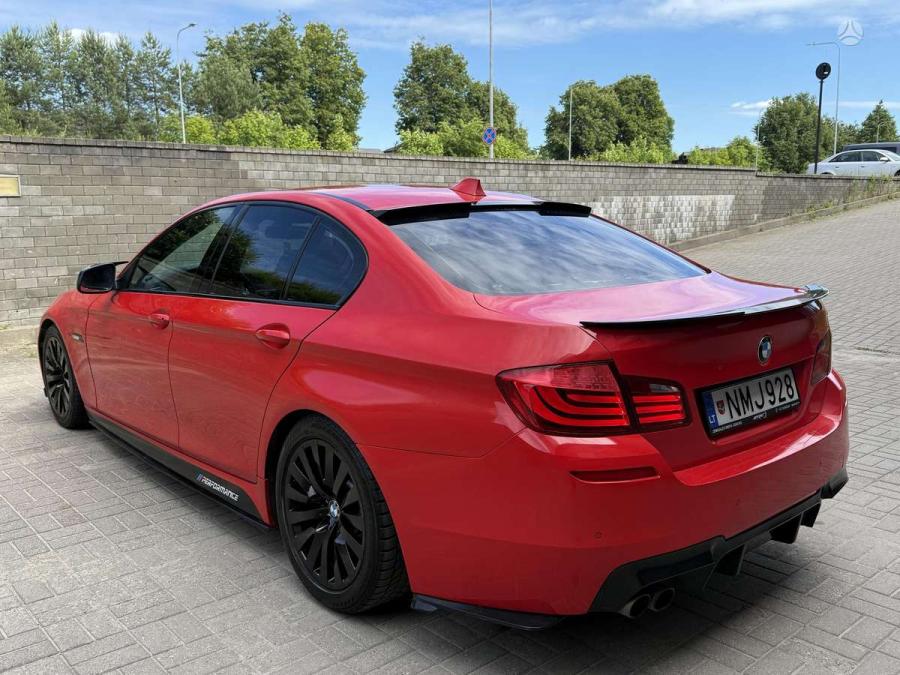 Red BMW 520 2012 in Vilnius, with an engine capacity of 2.00 L and mileage of 281 thousand km for 7800 €, photo 5 on AUTOMOTO.COM.LV