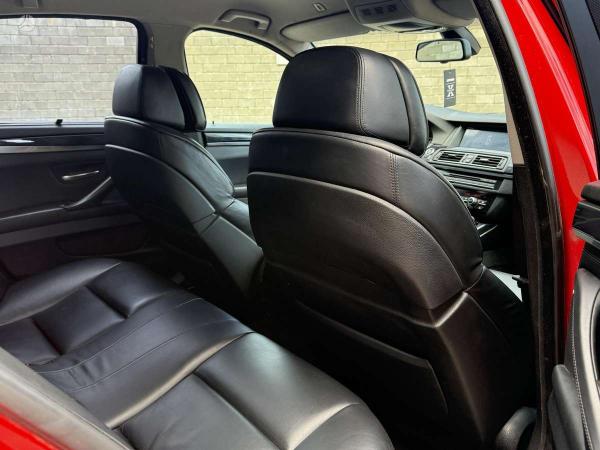Sarkans BMW 520 2012 Viļņa, ar dzinēja tilpumu 2.00 L un nobraukumu 281 tūkst. km par 7800 €, foto 6 vietnē AUTOMOTO.COM.LV