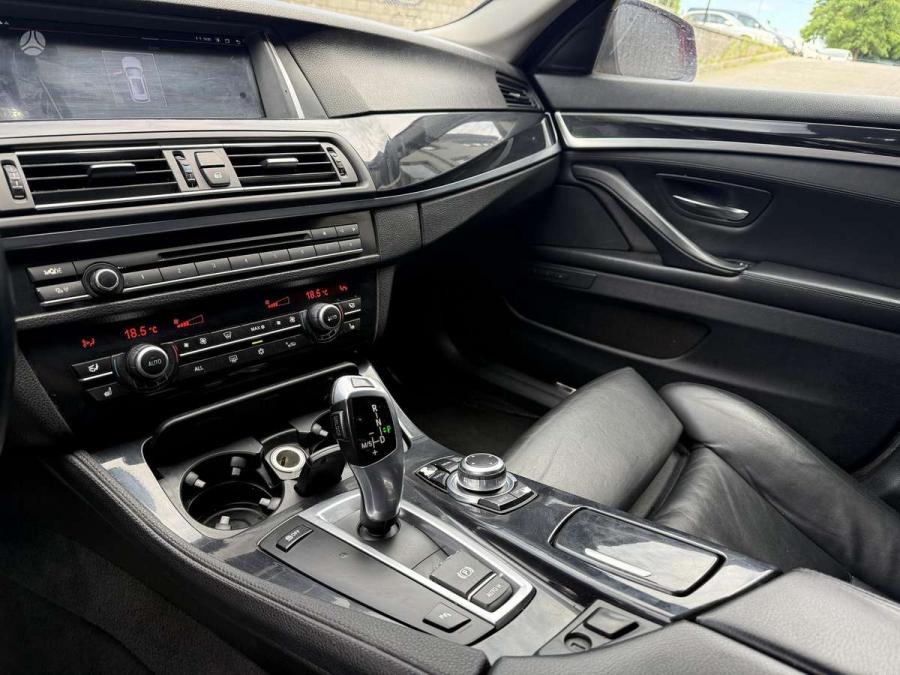 Red BMW 520 2012 in Vilnius, with an engine capacity of 2.00 L and mileage of 281 thousand km for 7800 €, photo 12 on AUTOMOTO.COM.LV
