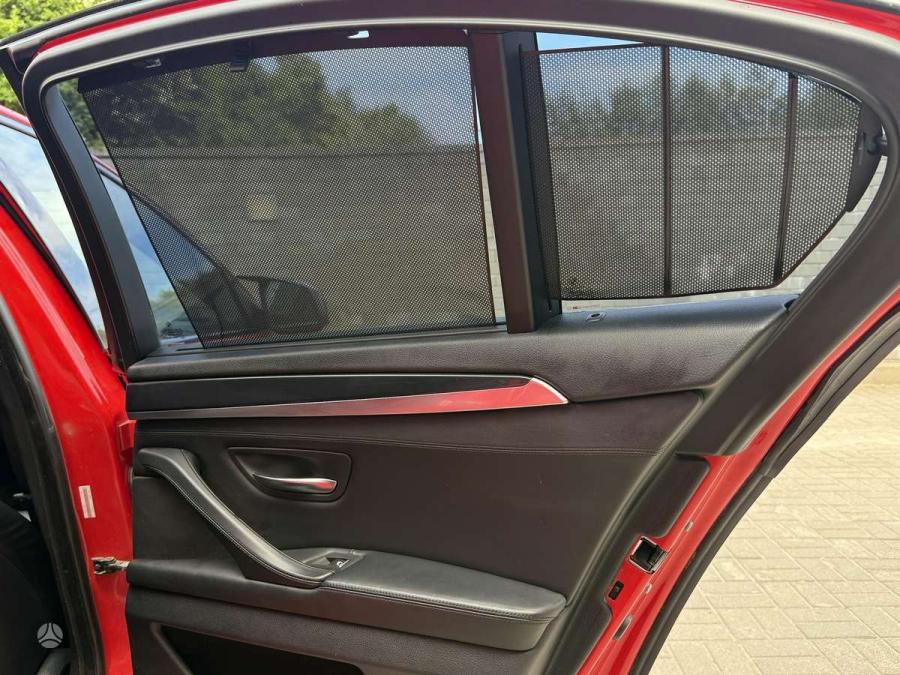 Red BMW 520 2012 in Vilnius, with an engine capacity of 2.00 L and mileage of 281 thousand km for 7800 €, photo 14 on AUTOMOTO.COM.LV