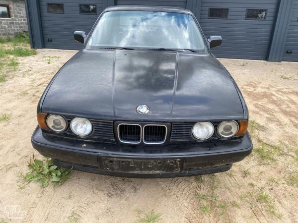 BMW 520 1990 in Prienai, with an engine capacity of 2.00 L and mileage of 333 thousand km for 999 €, photo 1 on AUTOMOTO.COM.LV