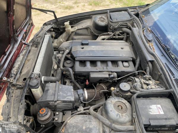 BMW 520 1990 in Prienai, with an engine capacity of 2.00 L and mileage of 333 thousand km for 999 €, photo 9 on AUTOMOTO.COM.LV