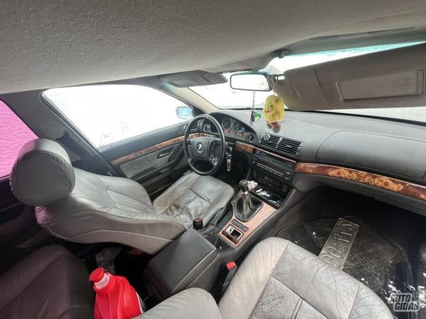 BMW 520 1999 in Panevezys, with an engine capacity of 2.00 L and mileage of 431 thousand km for 500 €, photo 6 on AUTOMOTO.COM.LV