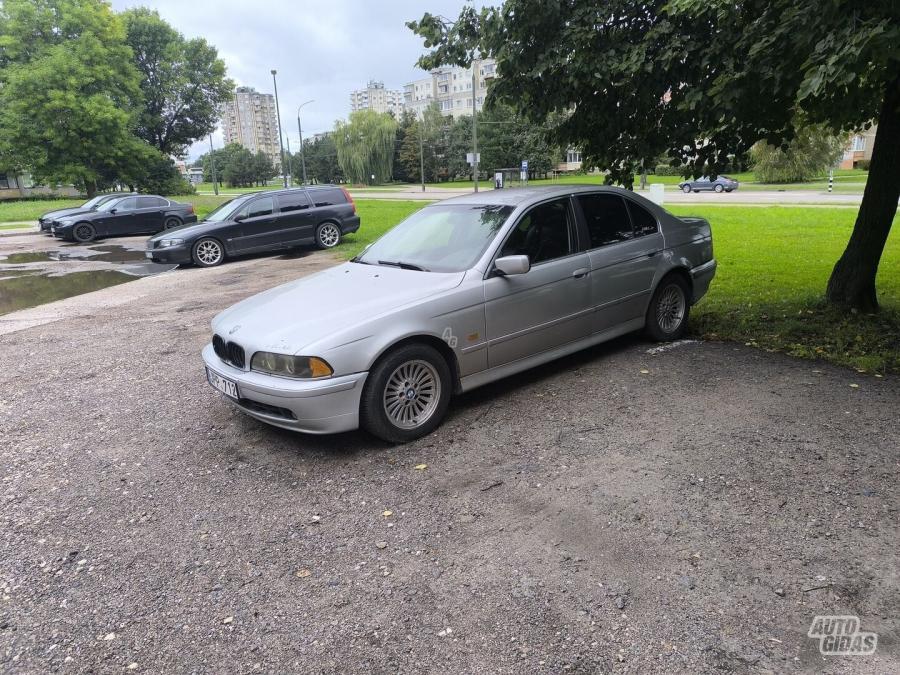 BMW 520 2000 in Kaunas, with an engine capacity of 2.00 L and mileage of 300 thousand km for 659 €, photo 7 on AUTOMOTO.COM.LV