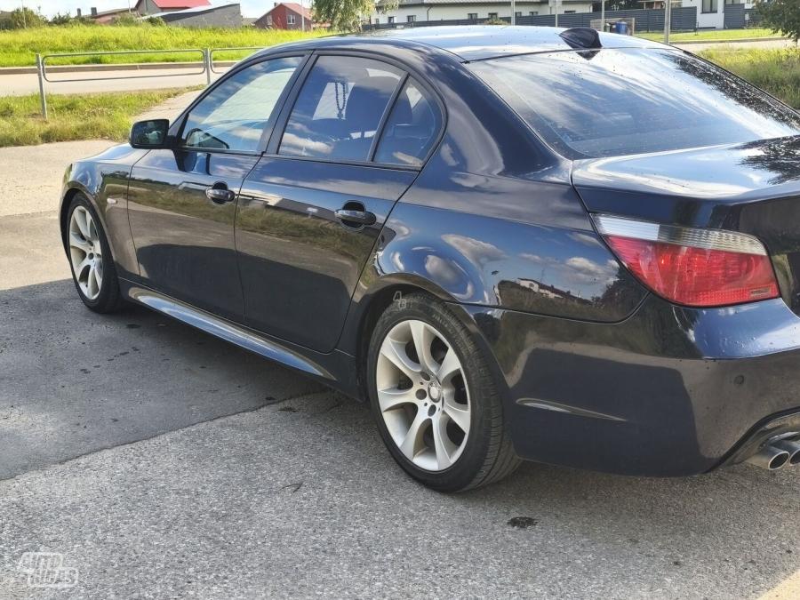 BMW 520 2004 in Alytus, with an engine capacity of 2.20 L and mileage of 397 thousand km for 2400 €, photo 7 on AUTOMOTO.COM.LV