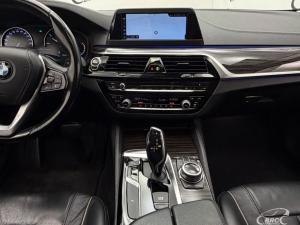BMW 520 2017 in Vilnius, with an engine capacity of 2.00 L and mileage of 236 thousand km for 18900 €, photo 4 on AUTOMOTO.COM.LV