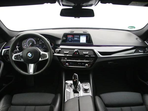 BMW 520 2018 in Vilnius, with an engine capacity of 2.00 L and mileage of 232 thousand km for 18999 €, photo 2 on AUTOMOTO.COM.LV