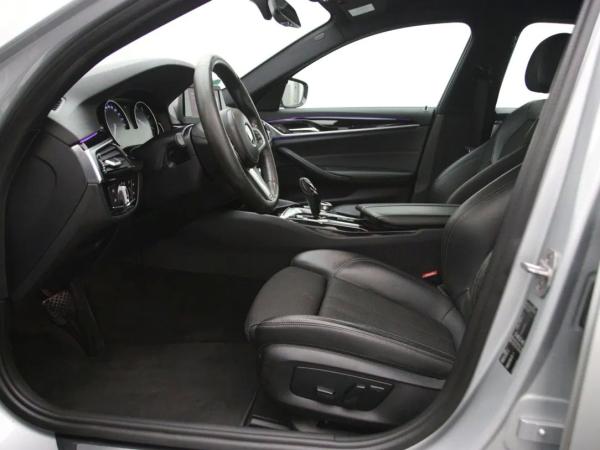 BMW 520 2018 in Vilnius, with an engine capacity of 2.00 L and mileage of 232 thousand km for 18999 €, photo 4 on AUTOMOTO.COM.LV