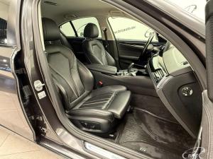 BMW 520 2018 in Vilnius, with an engine capacity of 2.00 L and mileage of 314 thousand km for 18400 €, photo 6 on AUTOMOTO.COM.LV