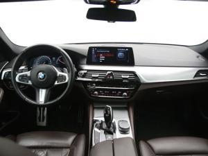 BMW 520 2019 in Vilnius, with an engine capacity of 2.00 L and mileage of 208 thousand km for 23999 €, photo 3 on AUTOMOTO.COM.LV
